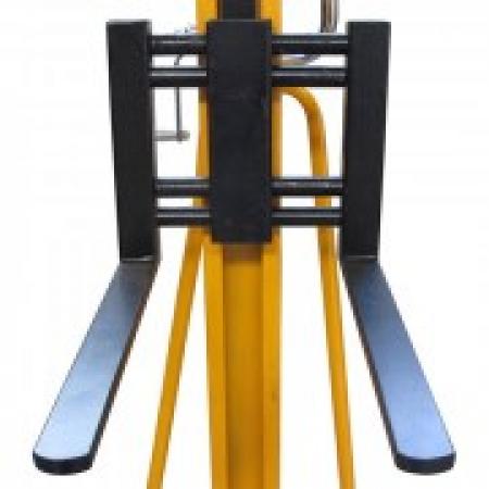 manueller Minilifter mit Plattform und Handseilwinde WML120 bei Willecke